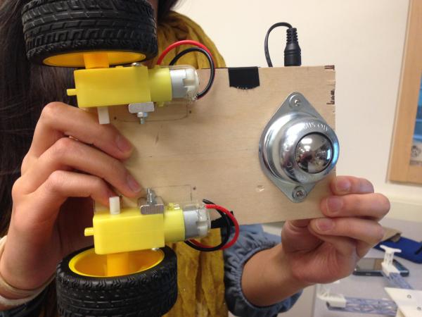 AccelCar: Building a Dynamic Vehicle with ATmega32 AVR Control